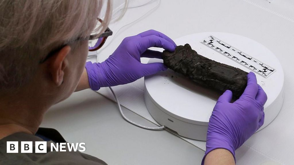 AI Deciphers 2,000-Year-Old Charred Scrolls from Herculaneum - BestAI